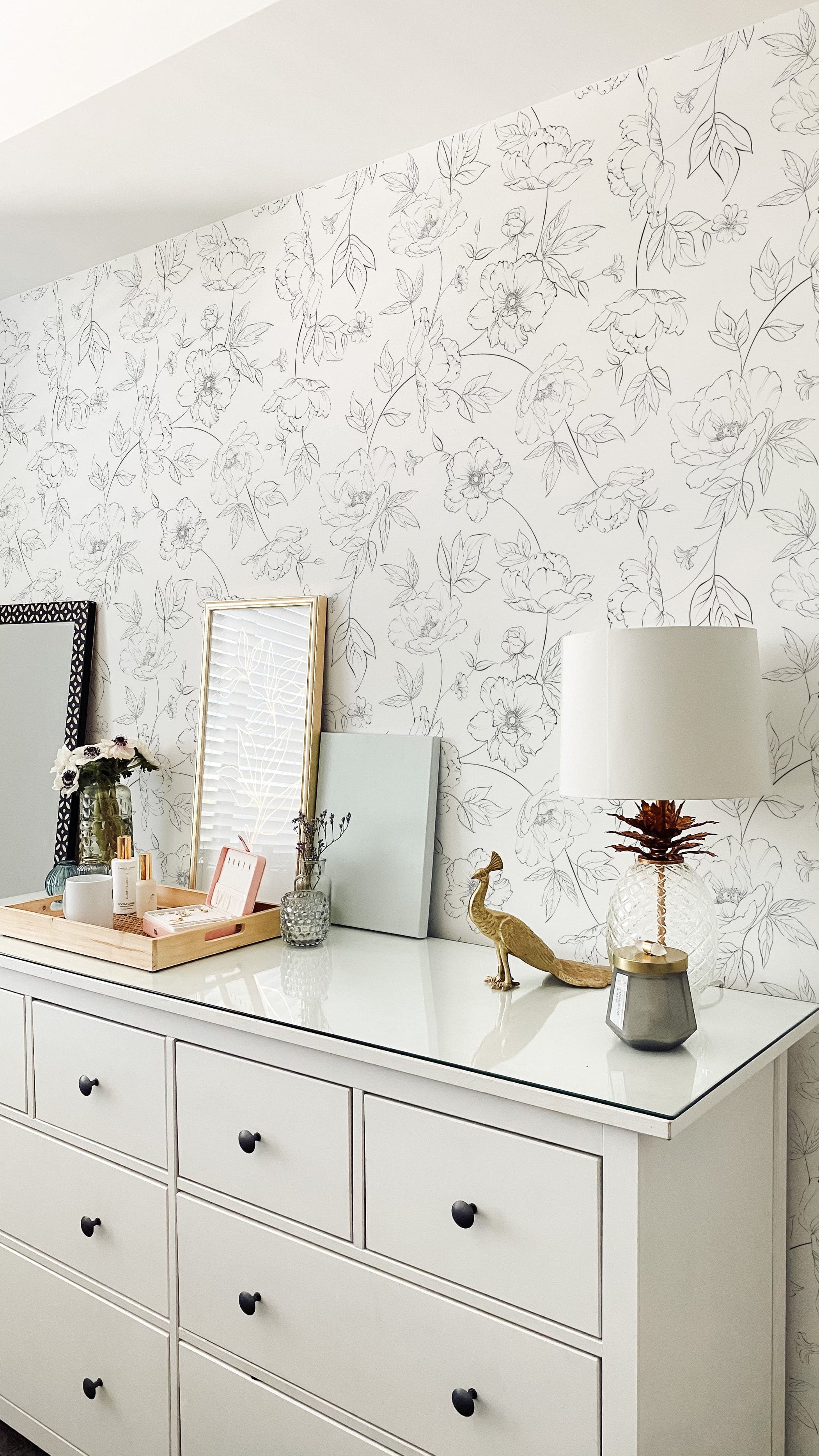 Dainty Floral Line Wallpaper – Timberlea Interiors